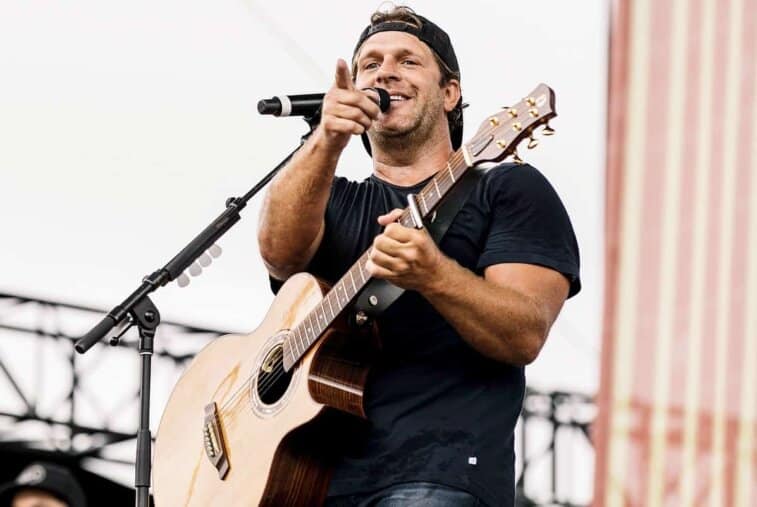 Remember When Billy Currington Topped The Charts With ‘Good Directions ...