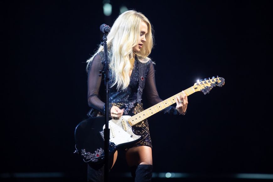 Carrie Underwood Debuts Sultry 'Drinking Alone' Video - Country Now