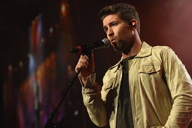 Josh Turner Breaks Silence After Tragic Bus Crash: 'Please Keep Praying ...
