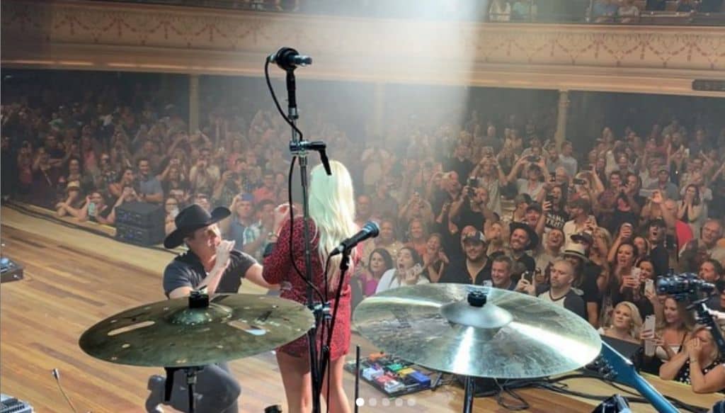 Jon Pardi Engaged After Popping the Question On-Stage at the Ryman ...