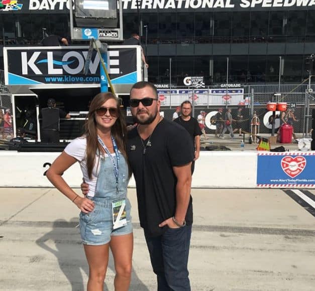 Tyler Farr Fell In Love With His Now-Wife When He Least Expected It ...