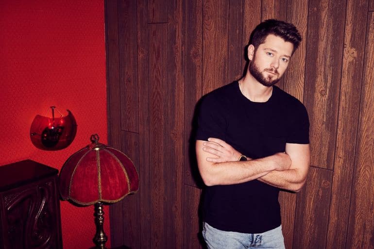 Adam Doleac Drops Steamy New Track, 'Neon Fools' - Country Now