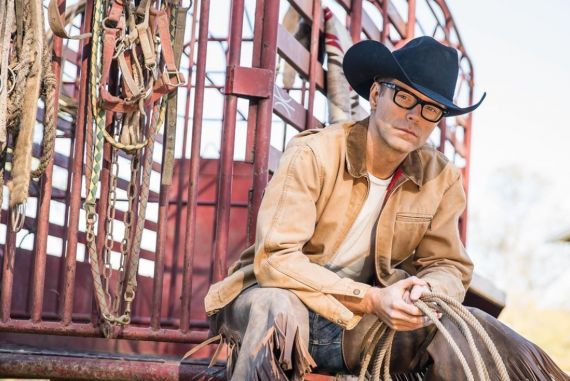 Bobby Bones Weds Caitlin Parker In Stunning Backyard Ceremony - Country Now