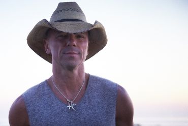 Kenny Chesney's 'Happy Does' Radiates Positivity - Country Now