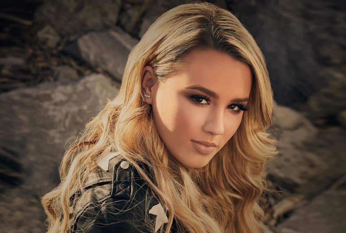 Gabby Barrett Releases Inspirational New Song, 'Footprints on the Moon ...