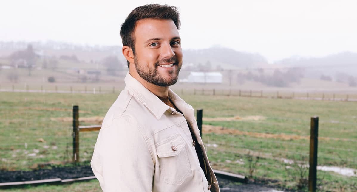 Walker Montgomery Takes the Country Now Pop Quiz - Country Now