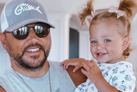 Kane Brown Surprises Fans, Joins Jason Aldean To Sing 'Dirt Road Anthem ...