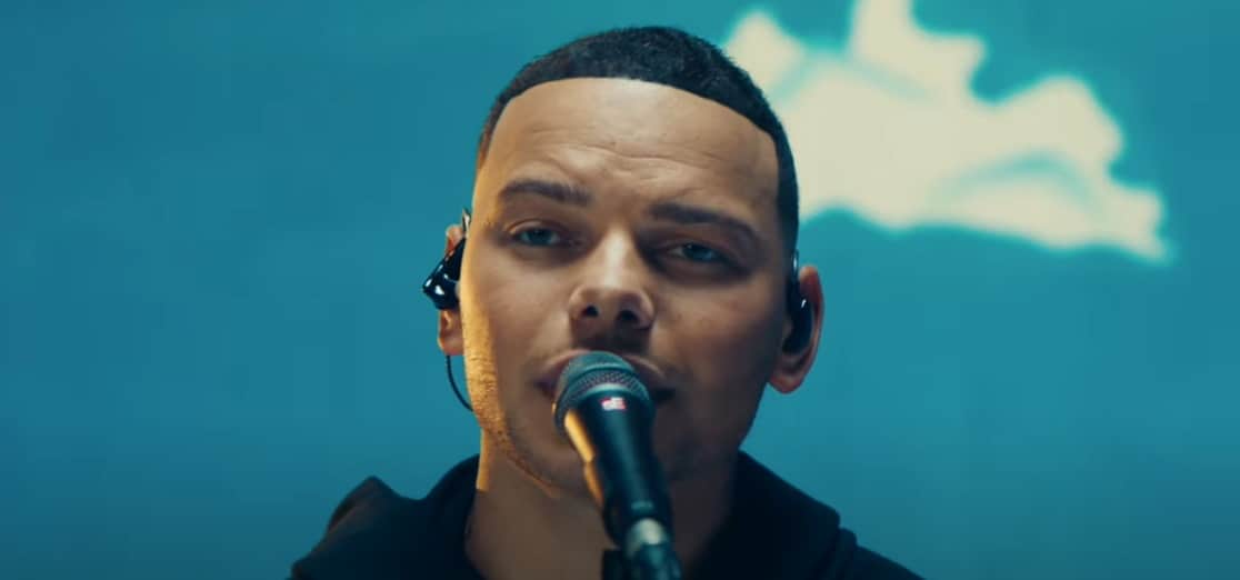 Kane Brown Performs 'Worship You' On 'The Late Late Show' - Country Now