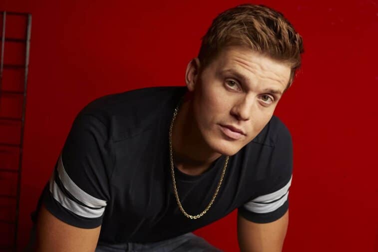 Parker McCollum Readies Major Label Debut Album, 'Gold Chain Cowboy ...