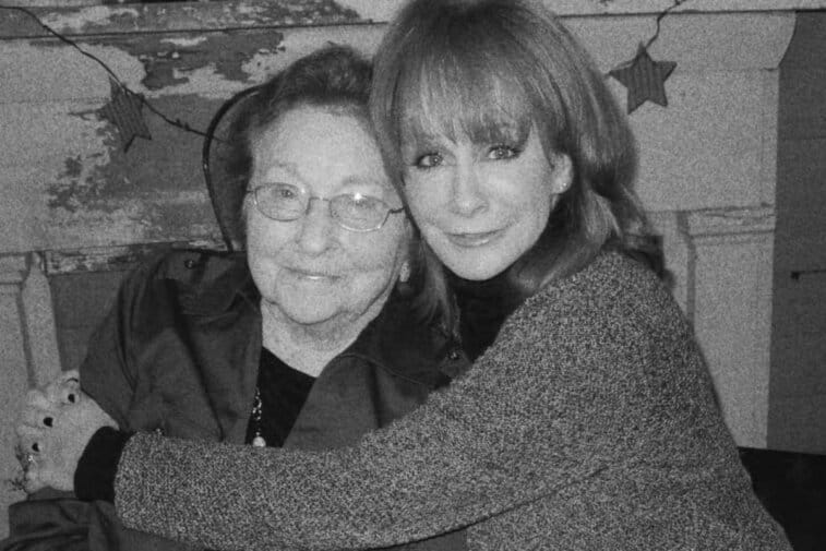 Reba McEntire Honors Late Mother Jacqueline With Emotion-Filled Tribute ...