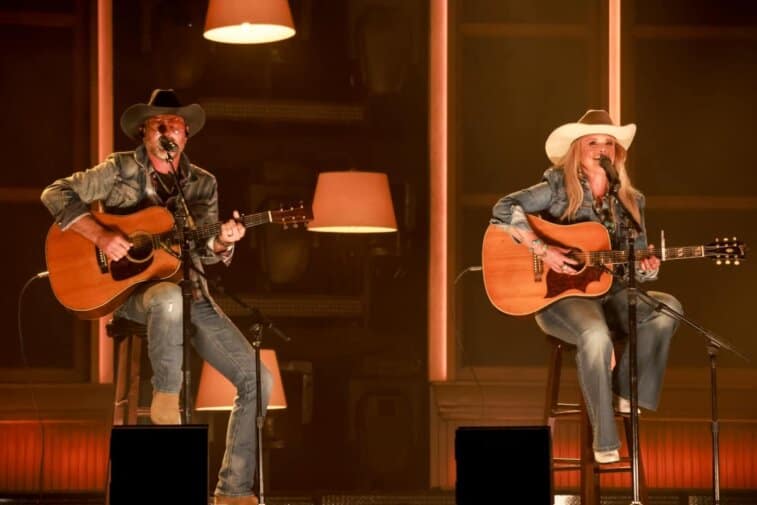 Miranda Lambert, Jack Ingram and Jon Randall Give Live Debut Of 'In His ...