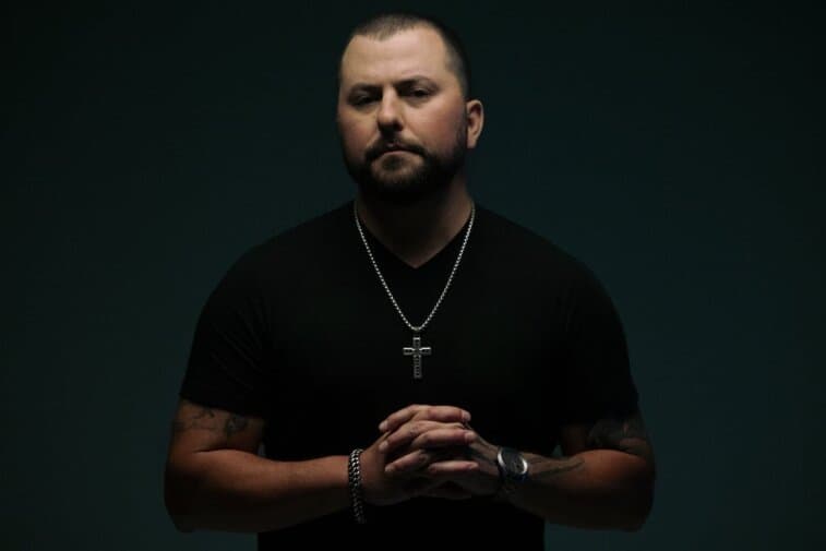 Tyler Farr Takes Stand Against Domestic Abuse In Powerful New Track ...