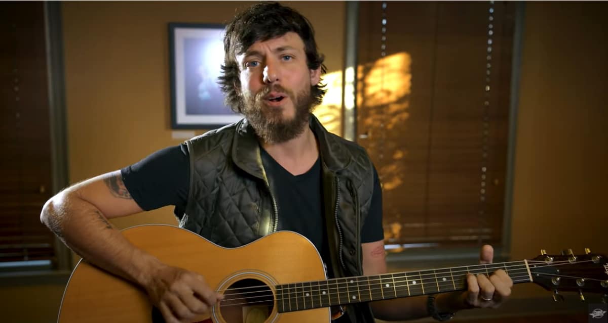 Chris Janson Shares Acoustic Performance of Emotional Track, 'Hawaii on ...