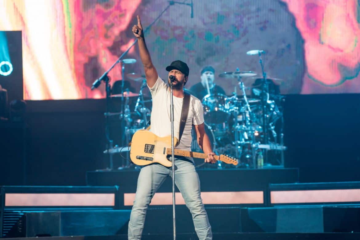 Luke Bryan Makes 'Waves' with 27th No.1 Single - Country Now