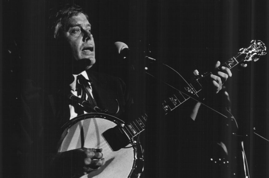 Distinguished Songwriter Tom T. Hall Dead at 85 - Country Now