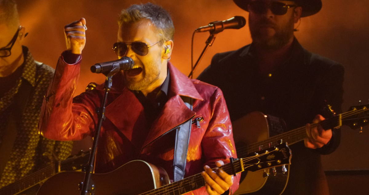 Eric Church Gets Standing Ovation with 'Heart On Fire' Performance at ...