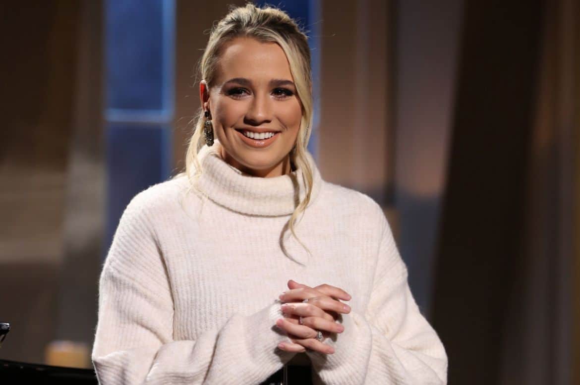 JUST IN: Gabby Barrett Reacts After Winning Favorite Country Album and ...