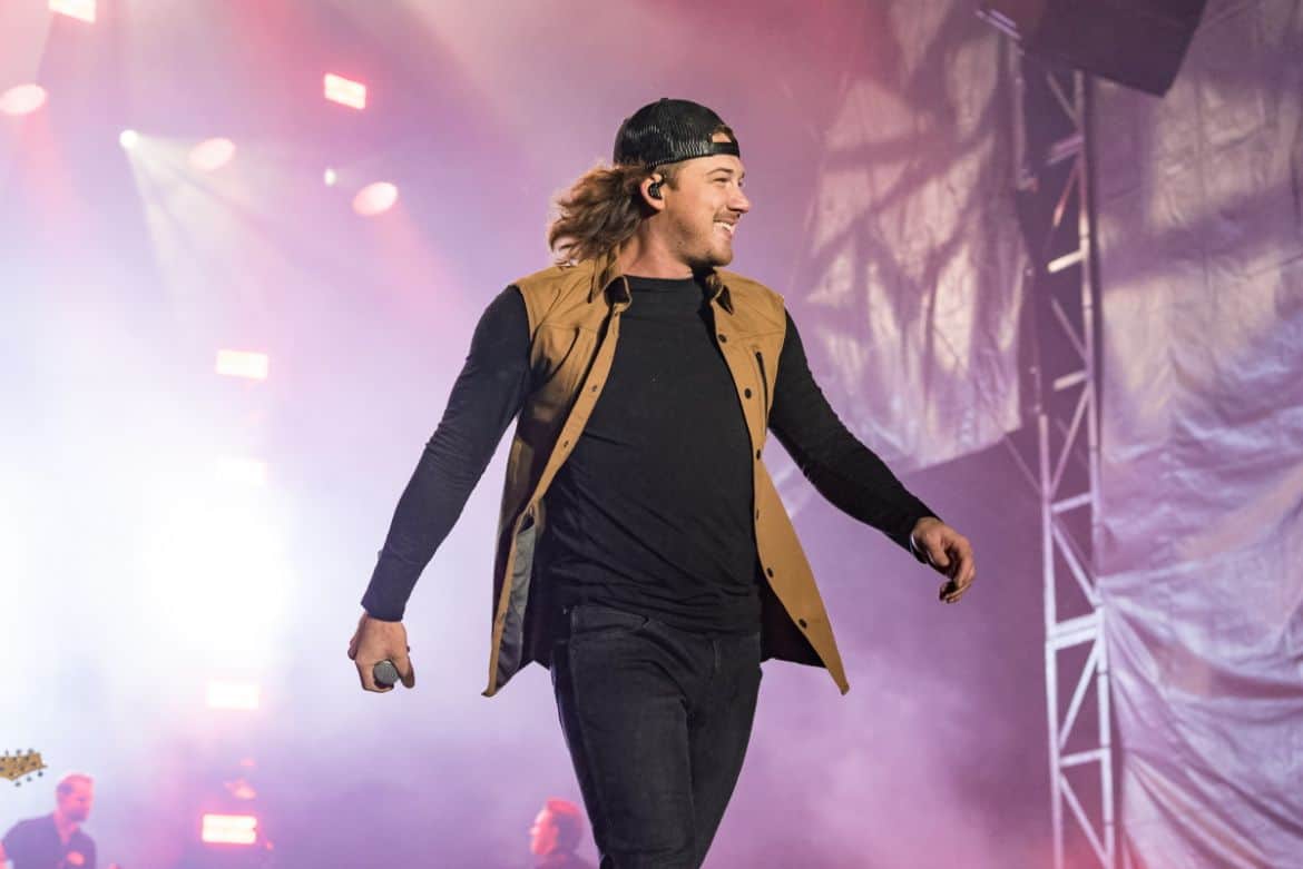 See Photos Of Morgan Wallen S Emotional Homecoming Concert At Country