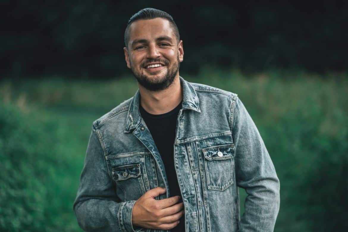 Chayce Beckham Wins Favorite Singing Competition Contestant at the ...