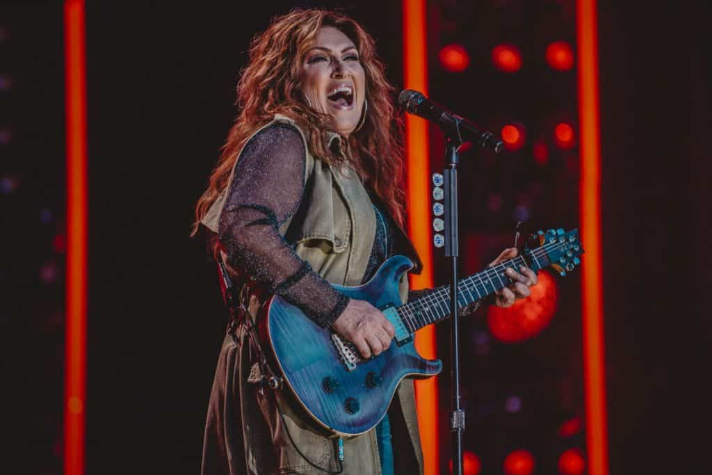 10 Best Jo Dee Messina Songs - Country Now