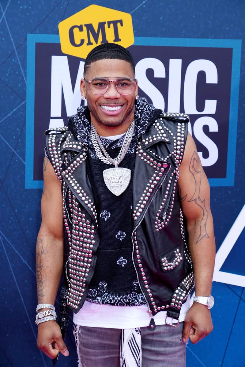Nelly Joins Jelly Roll For Surprise Performance At The Grand Ole Opry ...
