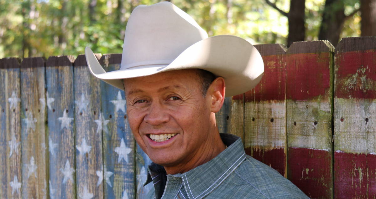 Neal McCoy Honors America By Reciting the Pledge of Allegiance for ...