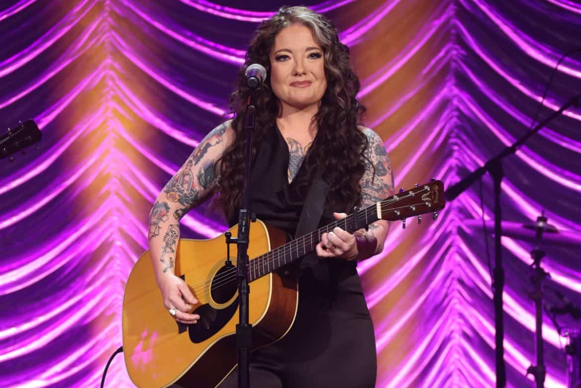 Re-Live Ashley McBryde's Tearful Tribute To The Late Naomi Judd ...