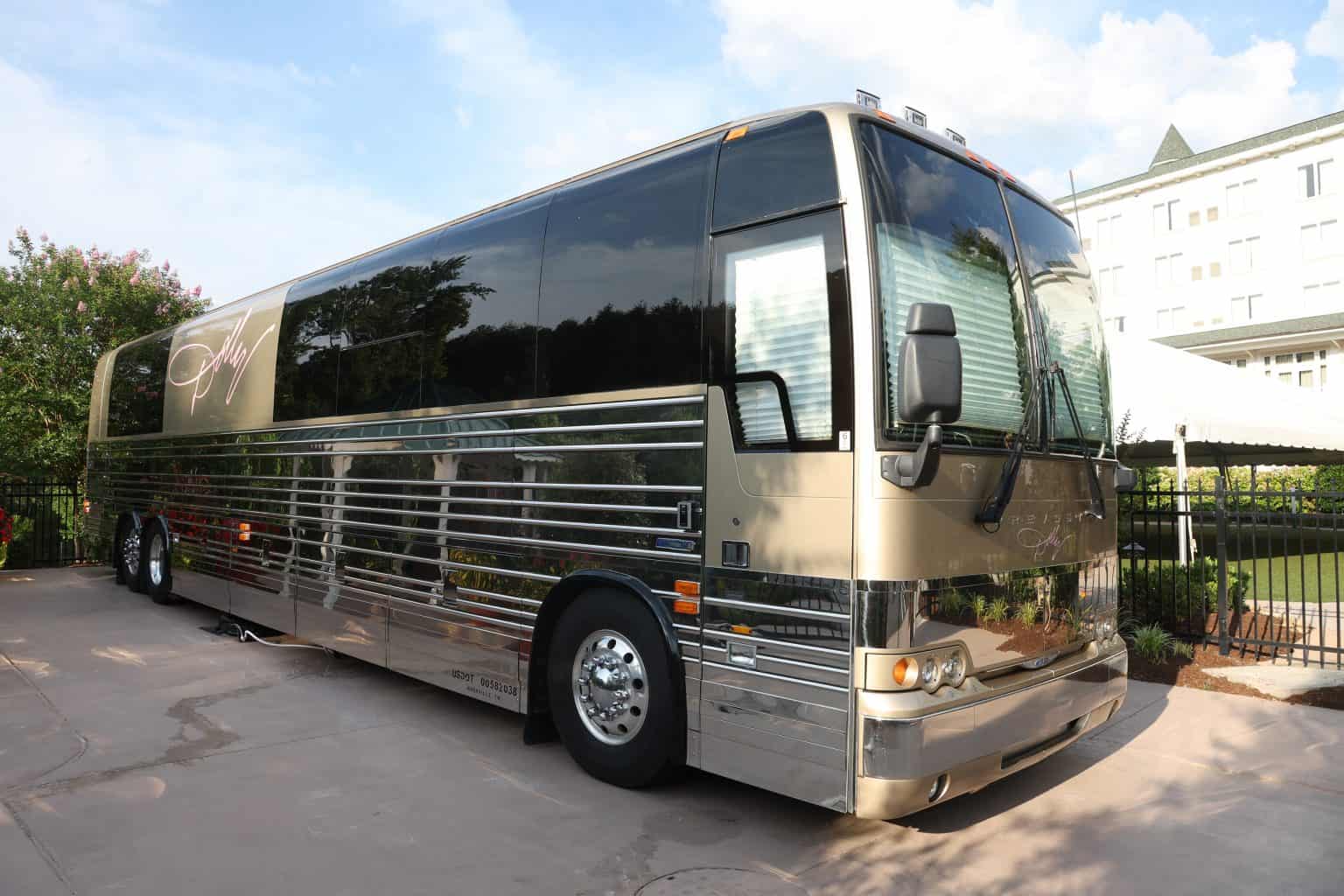 You Can Now Book A Stay In Dolly Parton's Former Tour Bus, Suite 1986 ...