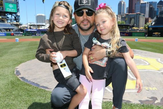 Jason Aldean Debuts Drama-Filled Music Video For 'Blame It On You ...