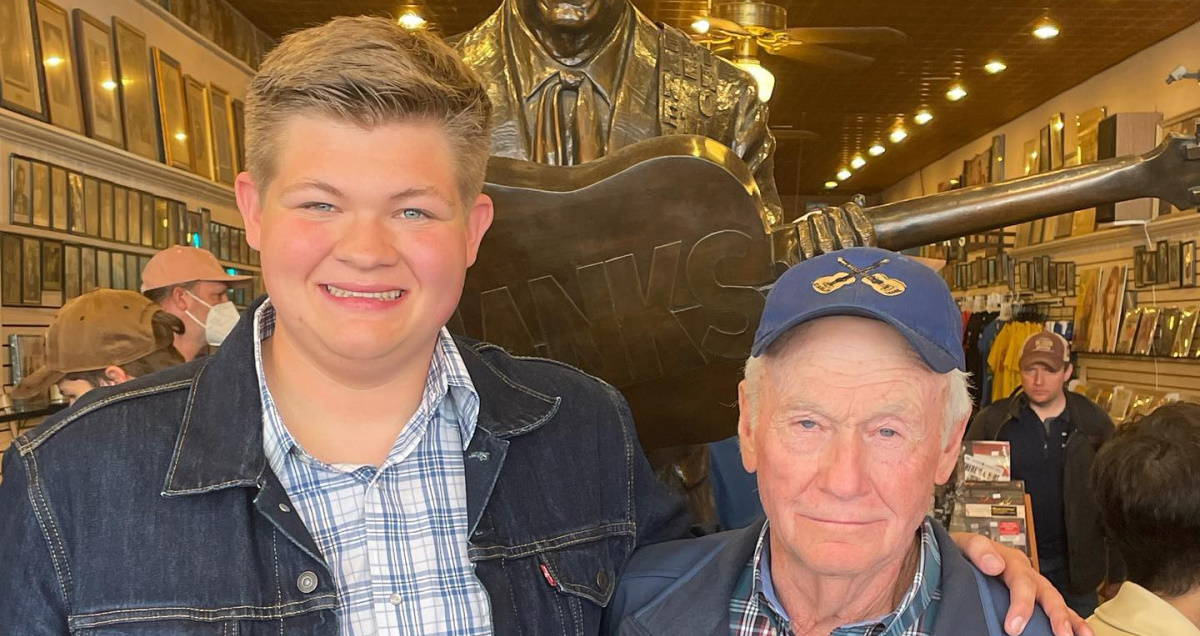 'American Idol' Alum Alex Miller Mourns the Loss Of His Beloved ...