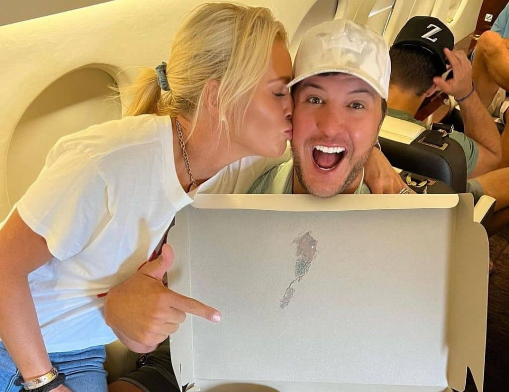 Caroline Bryan Surprises Luke Bryan With Custom Cake: 'Happy Birthday ...