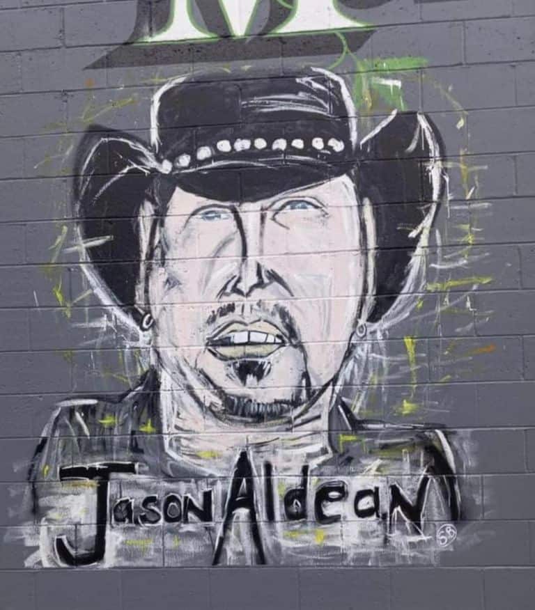 Jason Aldean Immortalized In His Hometown With 'Macon Greatest' Mural ...