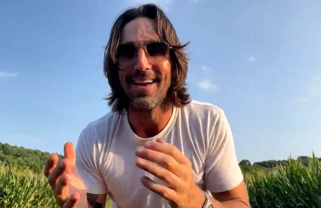 Jake Owen Shares Message of Gratitude After Earning 10th No.1 Single ...