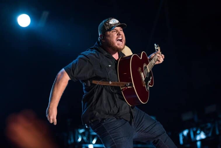 Luke Combs Unveils Details About His New, 18-Track Album, 'Gettin' Old ...