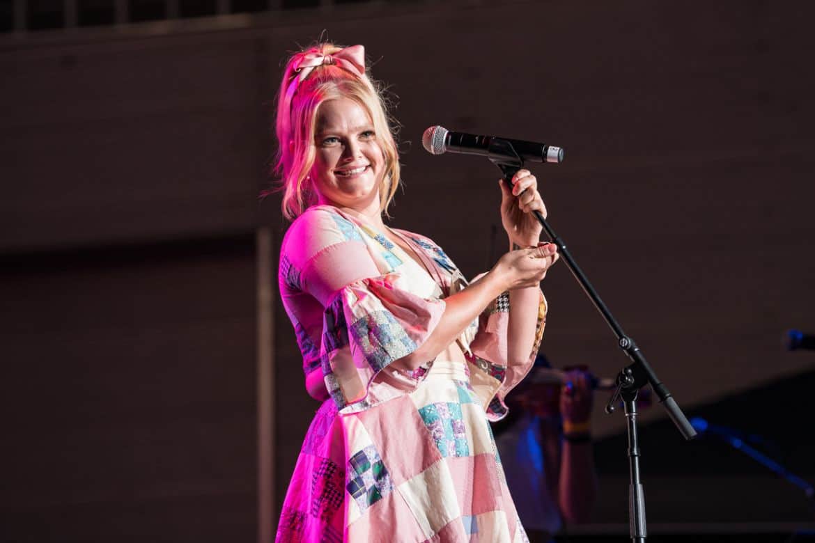PHOTOS: Brad Paisley, Darius Rucker, Sara Evans, Scotty McCreery, And ...