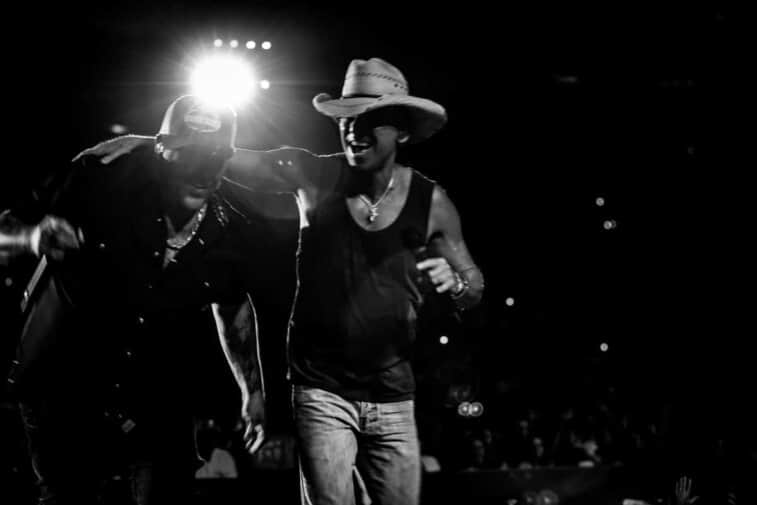 Kenny Chesney Surprises Detroit With Special Guest Uncle Kracker ...