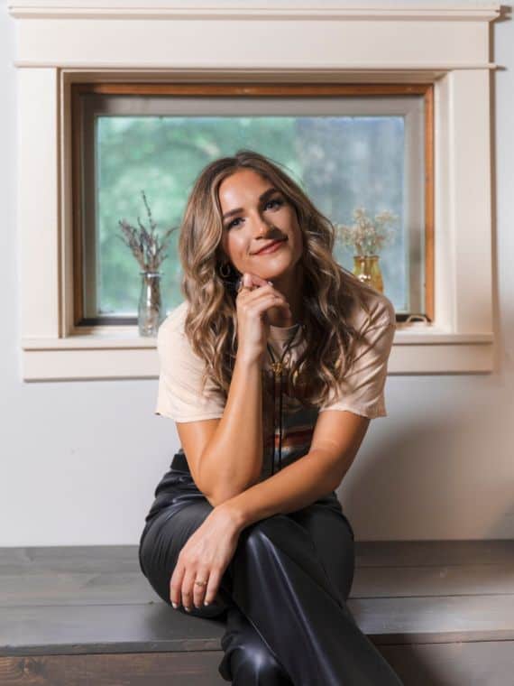 10 Questions With Grace Leer - Country Now