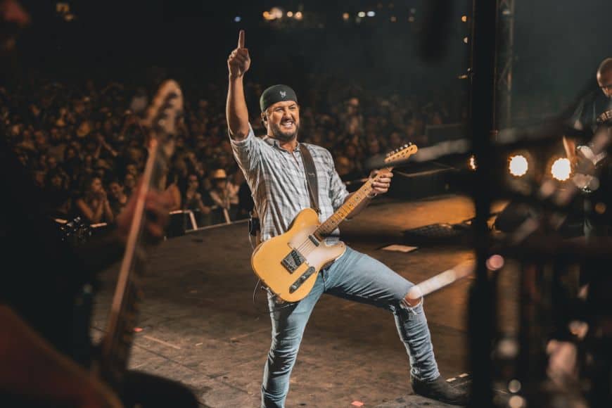 Luke Bryan’s Farm Tour Wraps With 100,000+ Fans And Generous Donations ...
