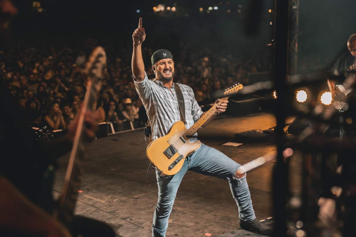Luke Bryan’s Farm Tour Wraps With 100,000+ Fans And Generous Donations ...