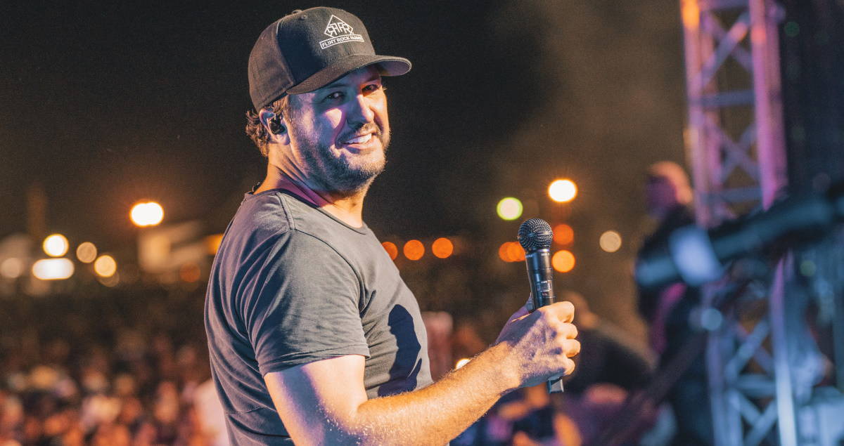 Luke Bryan’s Farm Tour Wraps With 100,000+ Fans And Generous Donations ...