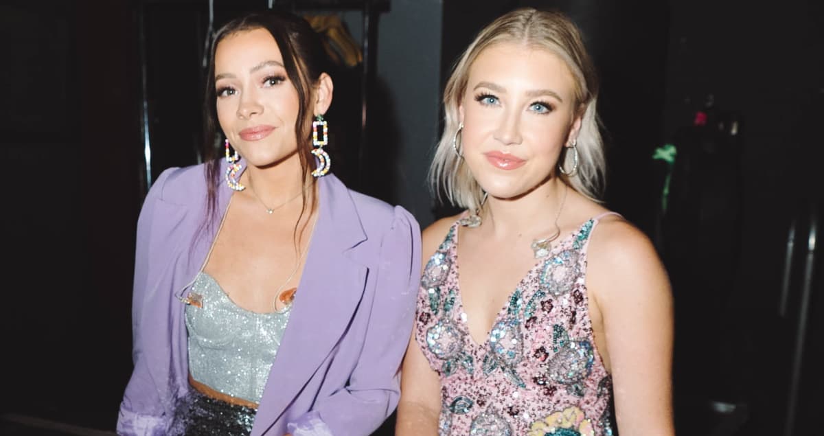 Maddie & Tae Detail Their 'Intense' New Project: 'It's About As Honest ...