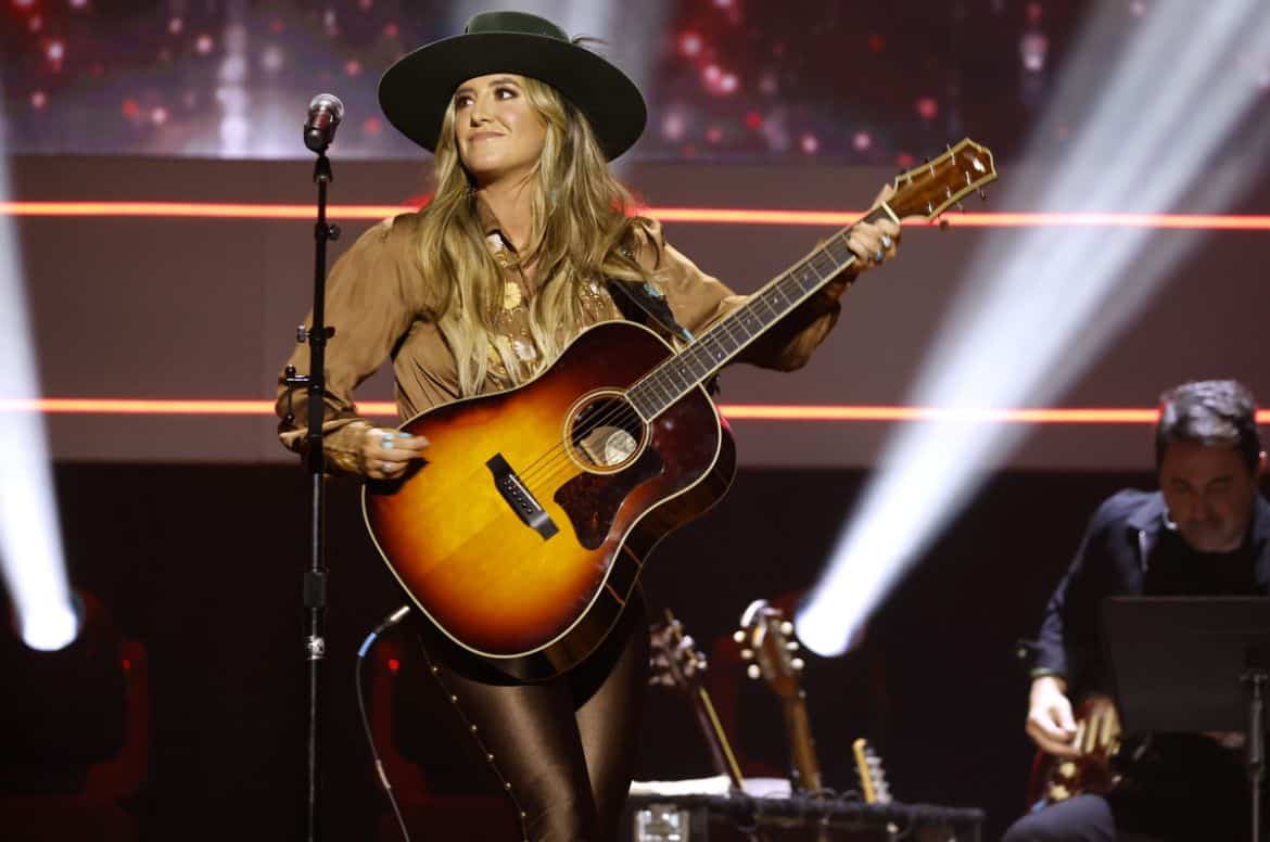 BREAKING: CMT To Honor Lainey Wilson With 'Breakout Artist of the Year ...