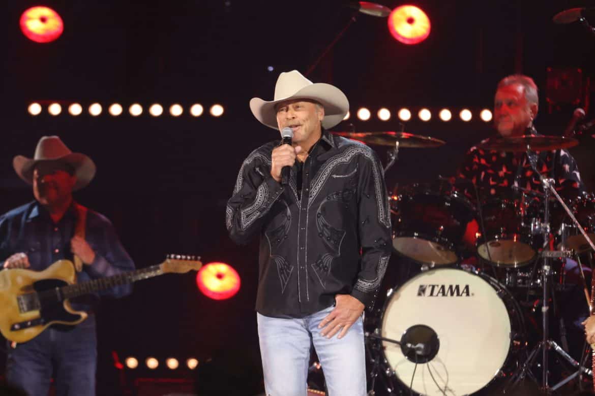 Alan Jackson Graciously Accepts CMA Willie Nelson Lifetime Achievement ...