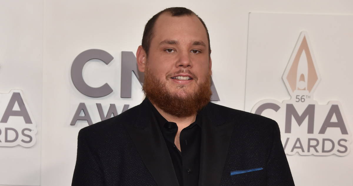 BREAKING: Luke Combs Crowned CMA Entertainer of the Year For Second ...