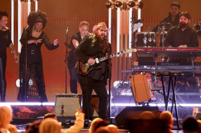 Chris Stapleton Joins Stevie Wonder and Smokey Robinson For Show ...