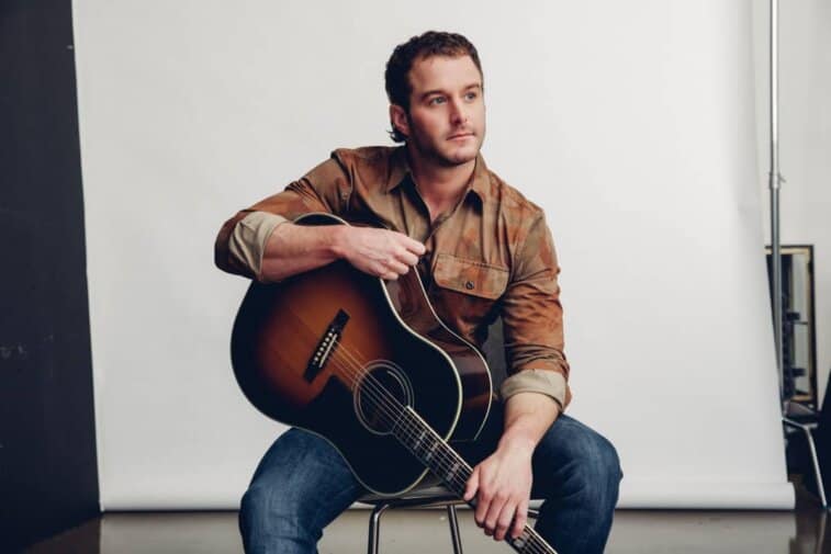Easton Corbin Returns With New Album, 'Let's Do Country Right ...