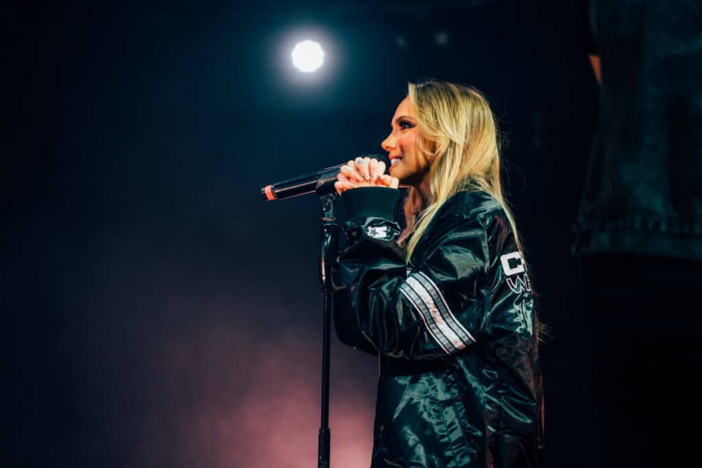 Danielle Bradbery Puts Her Impressive Artistry On Display During Second ...