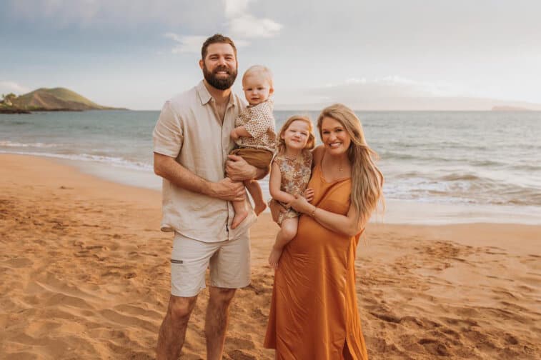 Jordan Davis Enlists Pregnant Wife To Help Announce Headlining Tour ...