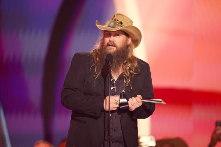 WATCH: Chris Stapleton Stars In Hilarious SNL Skit Featuring Ryan ...