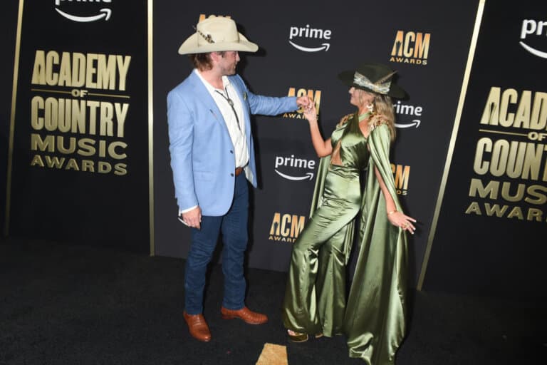 Lainey Wilson Reveals She's Been Dating Boyfriend Devlin 'Duck' Hodges ...